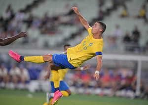 [포토] 오버헤드킥 시도하는 호날두